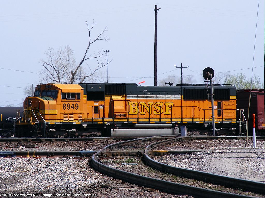 BNSF 8949